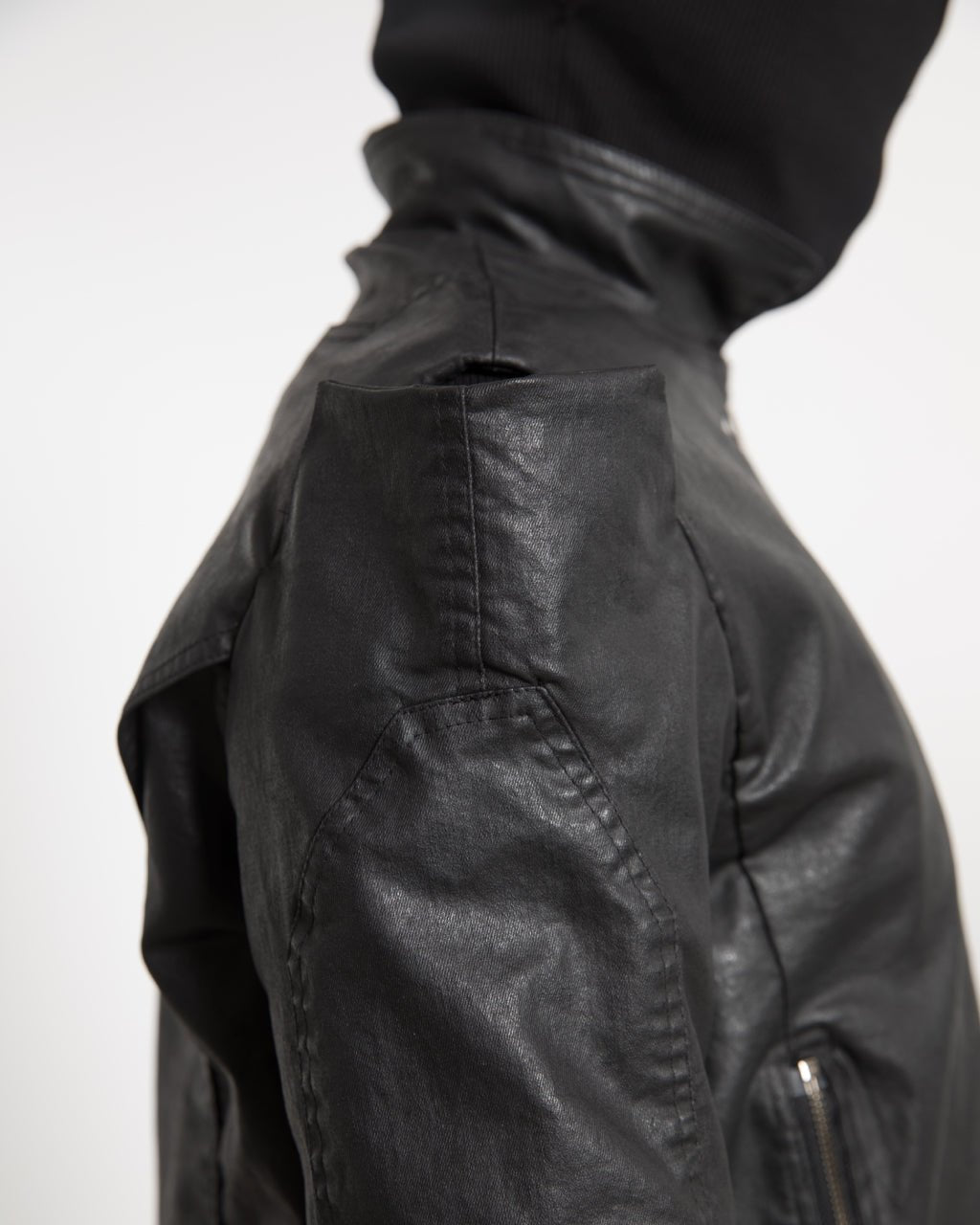 Men High Shoulder V Jacket