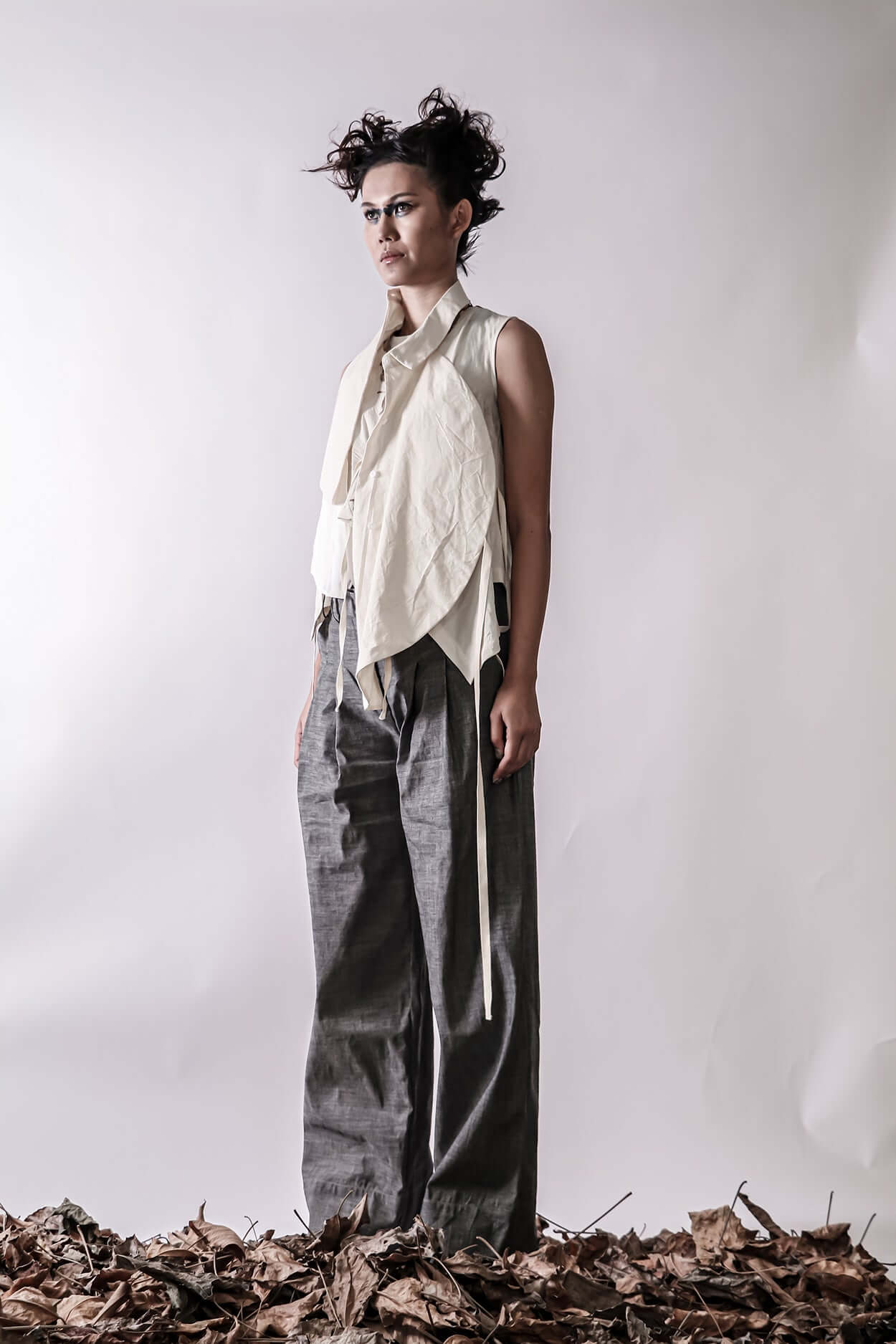 Asymmetric Circle Collar: Art-Inspired Fashion