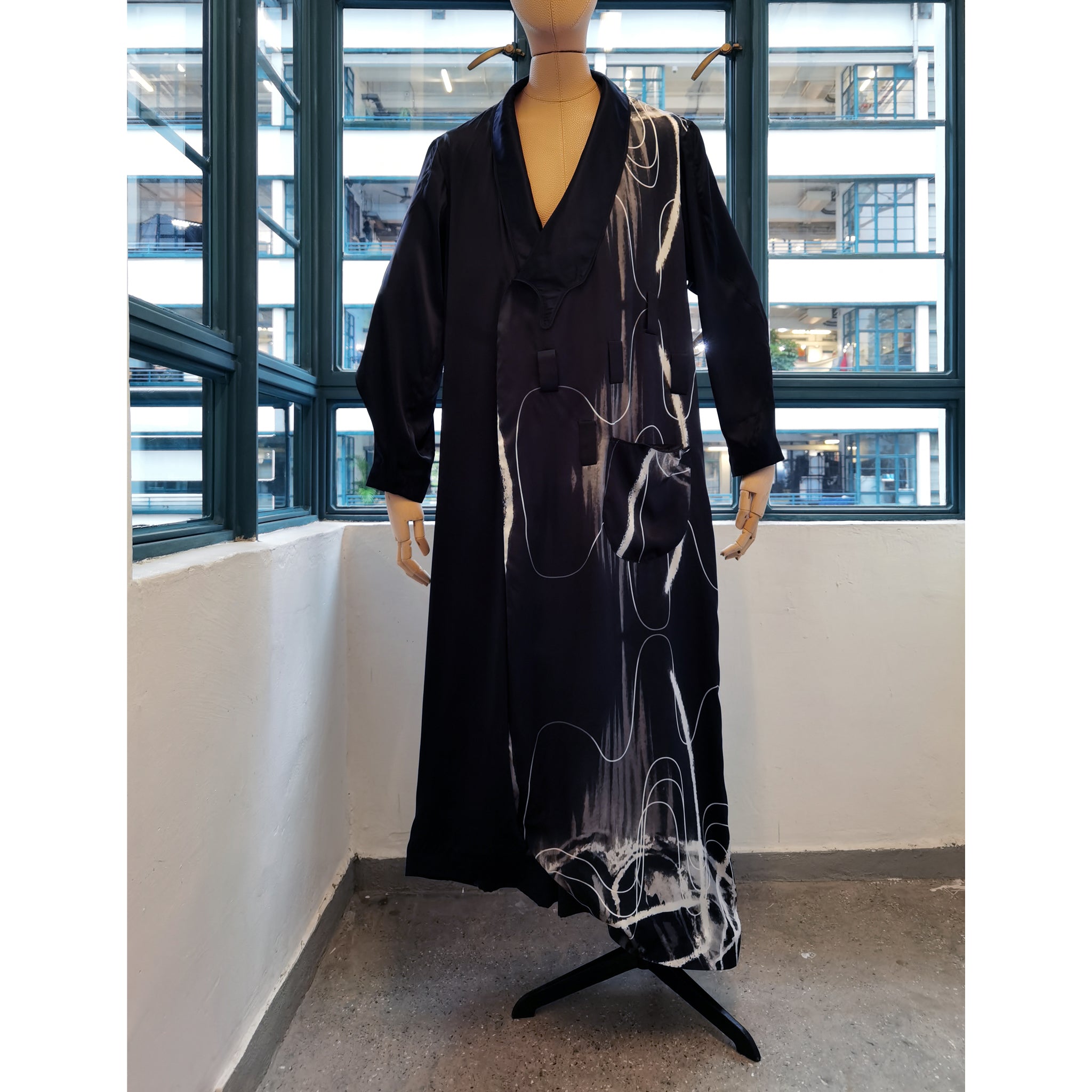 VOICE WITHOUT TRACE SILK PRINTS DRESS GOWN